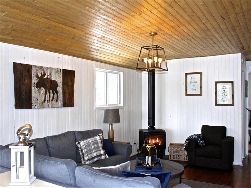 Charming Lakefront Bala Cottage - Bala Cottage Rental | PL-39729 ...