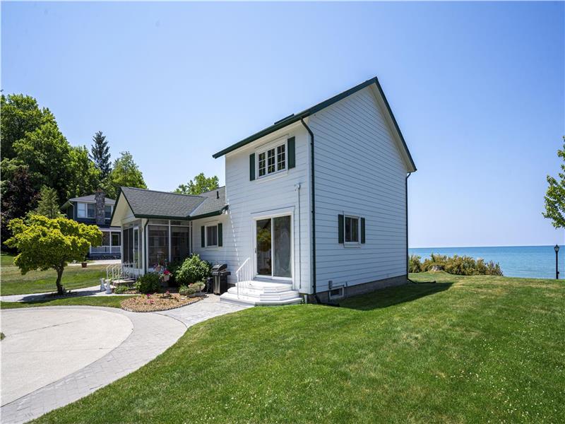 Bayfield's Only Luxury Lake-Level, - Bayfield Cottage Rental | PL-39761 ...