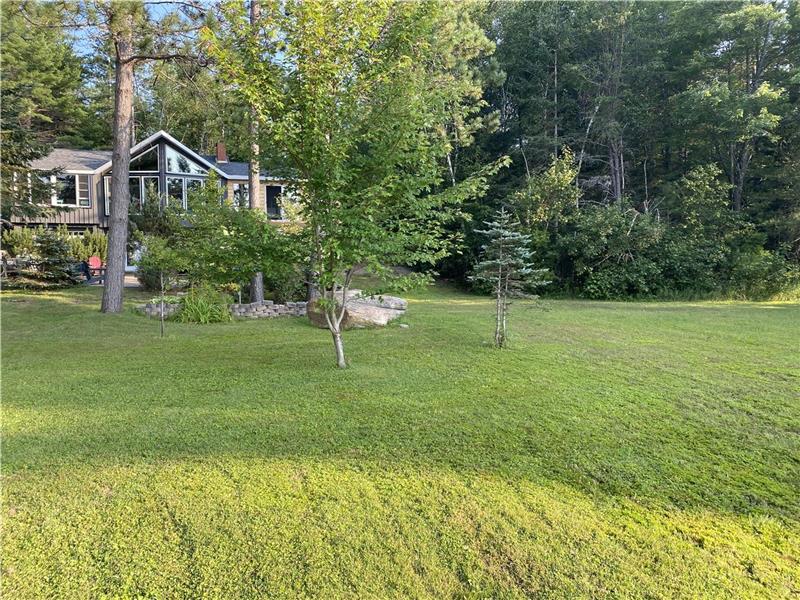 Couples Getaway on the Beautiful - Round Lake Centre Cottage Rental ...