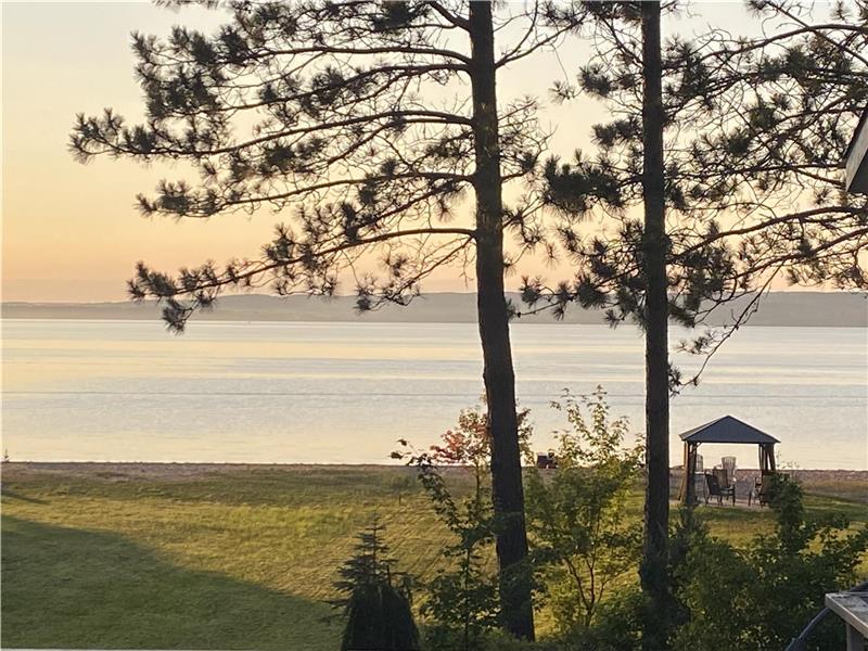 Getaway on the Beautiful Sandy - Round Lake Centre Cottage Rental | PL ...