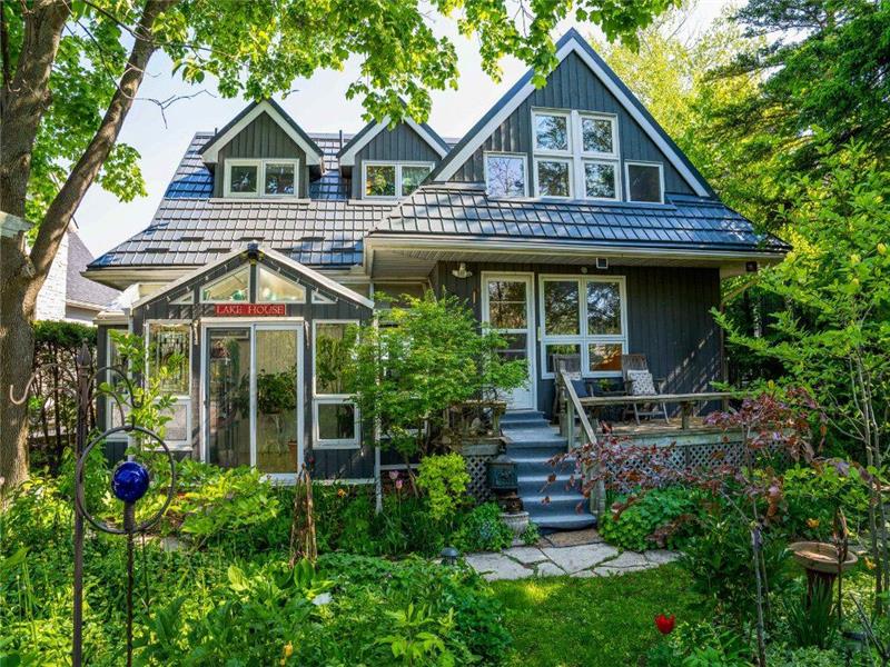 Waterfront Cottage with hot tub - Collingwood Cottage Rental | PL-40077 ...