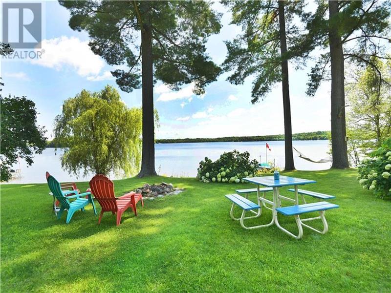 Beautiful Waterfront Cottage on - Golden Lake Cottage Rental | DI-40109 ...