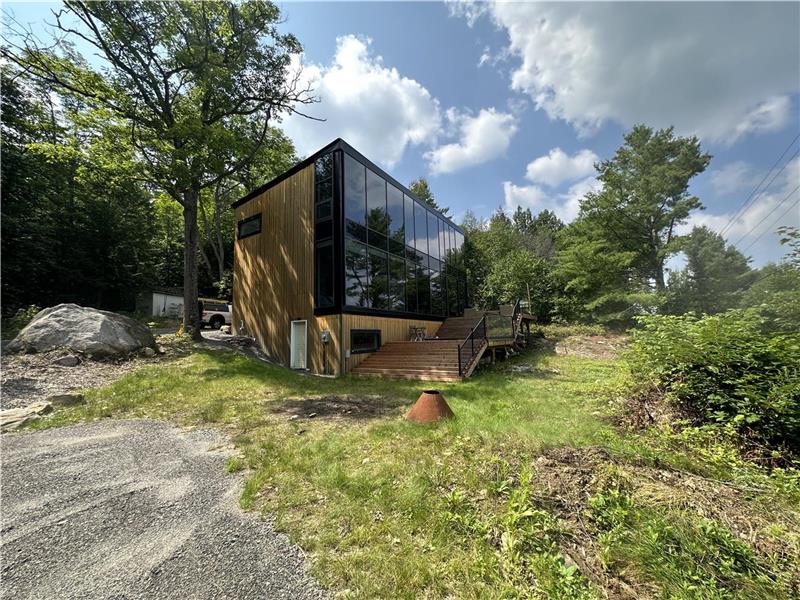 Modern Glass Cottage facing a Lake - Algonquin Highlands Cottage Rental ...