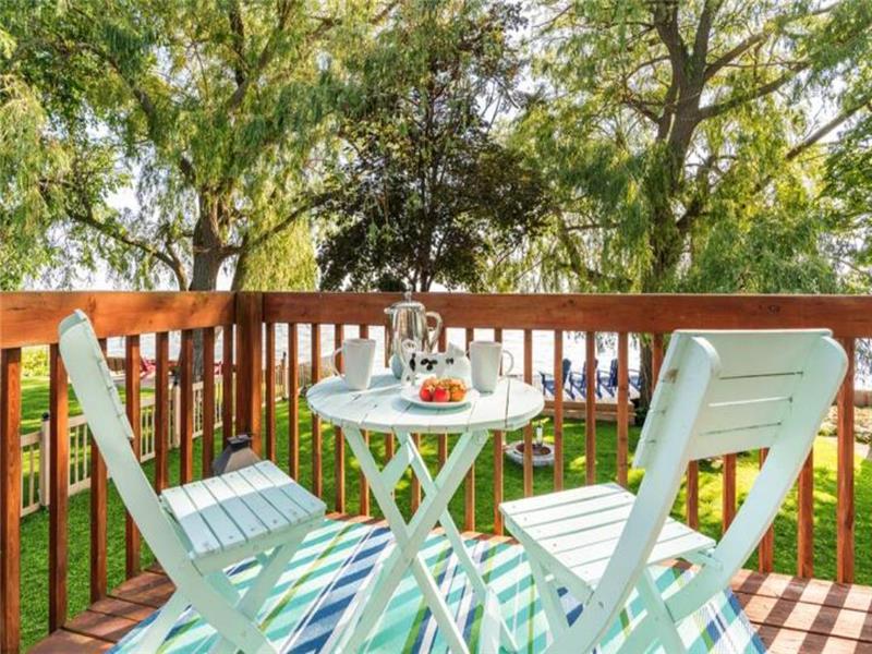 Point Pelee Lakefront Cottage - Leamington Cottage Rental | GL-40318 ...
