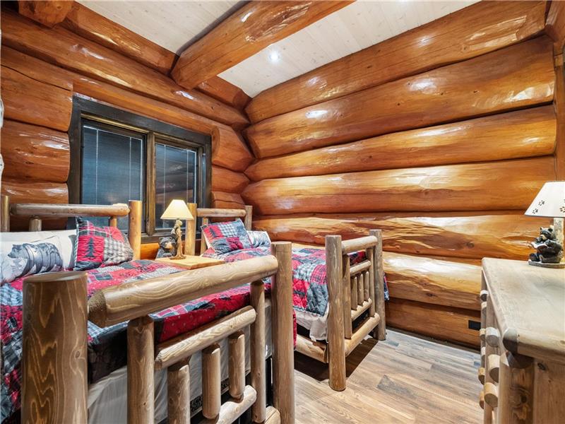 Paradise Escape (Bear Lodge) - Trent River Cottage Rental | DI-40331 ...