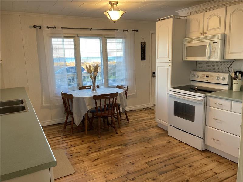 Waterfront 3 bedroom cottage in - Turkey Point Cottage Rental | PL ...