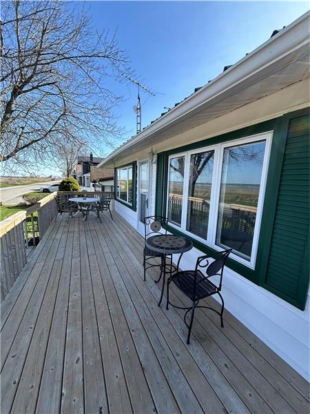 Waterfront 3 bedroom cottage in - Turkey Point Cottage Rental | PL ...