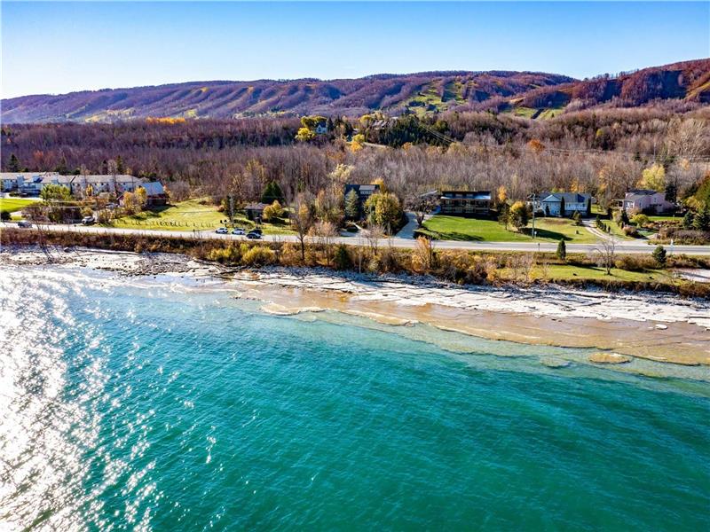 SHALE BEACH HOUSE - WATERFRONT - The Blue Mountains Cottage Rental | PL ...