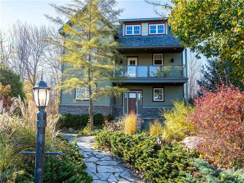 SHALE BEACH HOUSE - WATERFRONT - The Blue Mountains Cottage Rental | PL ...