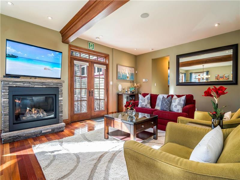 SHALE BEACH HOUSE - WATERFRONT - The Blue Mountains Cottage Rental | PL ...