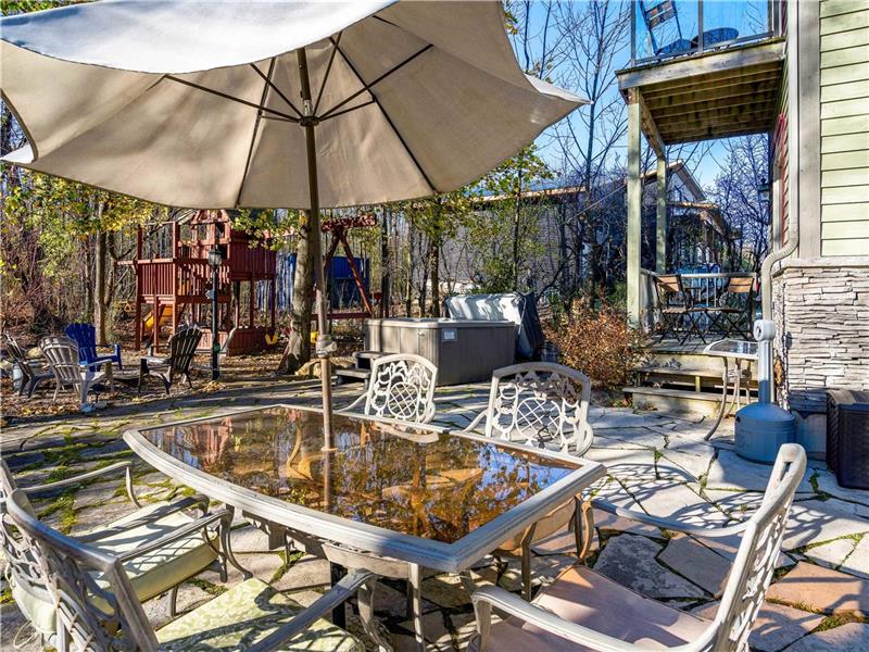 SHALE BEACH HOUSE - WATERFRONT - The Blue Mountains Cottage Rental | PL ...
