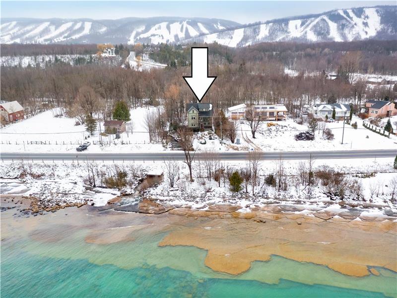 SHALE BEACH HOUSE - WATERFRONT - The Blue Mountains Cottage Rental | PL ...