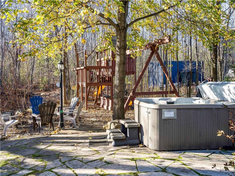 SHALE BEACH HOUSE - WATERFRONT - The Blue Mountains Cottage Rental | PL ...