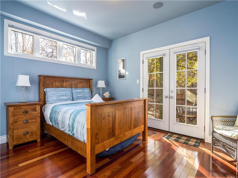 SHALE BEACH HOUSE - WATERFRONT - The Blue Mountains Cottage Rental | PL ...