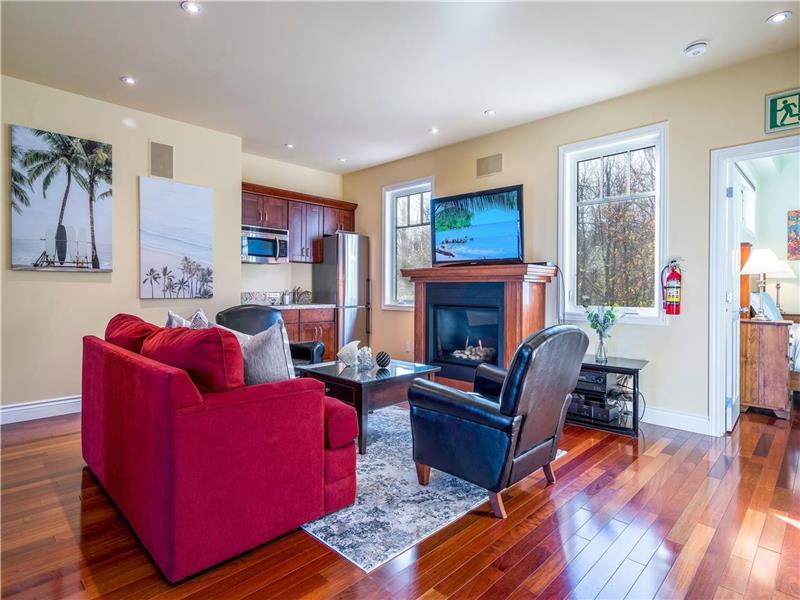 SHALE BEACH HOUSE - WATERFRONT - The Blue Mountains Cottage Rental | PL ...
