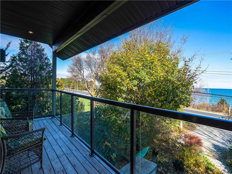 SHALE BEACH HOUSE - WATERFRONT - The Blue Mountains Cottage Rental | PL ...