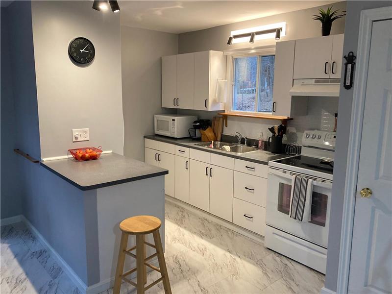 EireKnp - Snow Road Station Cottage Rental | GL-41063 | CottagesInCanada