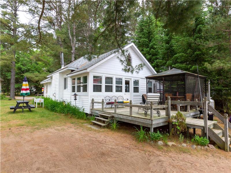 The Beach Cottages: 3 Cottages + 1 - Round Lake Centre Cottage Rental ...