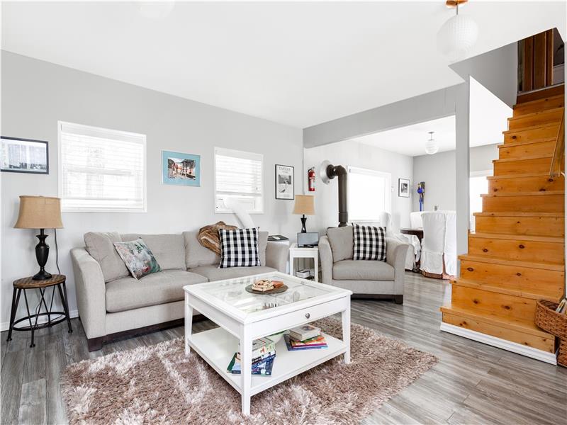The Beach Cottages: 3 Cottages + 1 - Round Lake Centre Cottage Rental ...