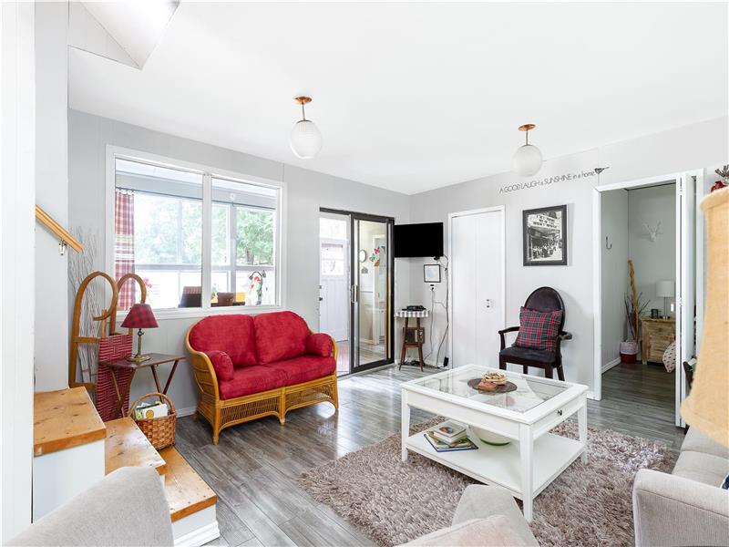 The Beach Cottages: 3 Cottages + 1 - Round Lake Centre Cottage Rental ...