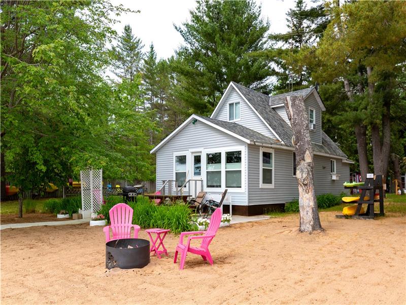 The Beach Cottages: 3 Cottages + 1 - Round Lake Centre Cottage Rental ...