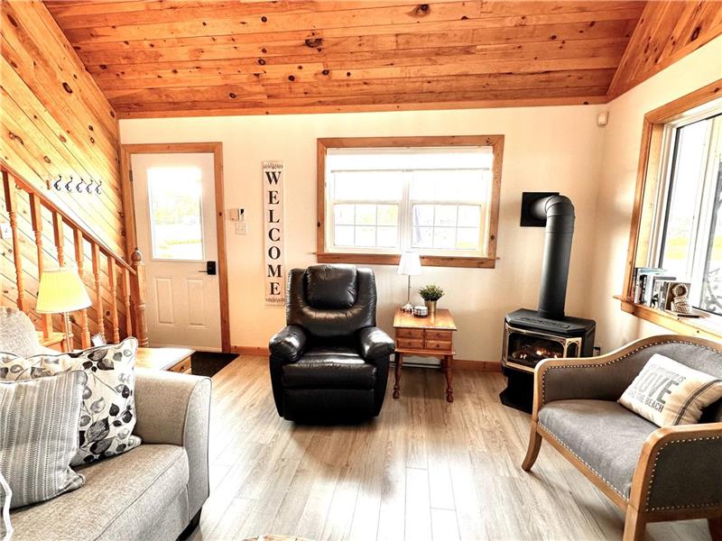 Reflections Beachfront Cottage - Murray Corner Cottage Rental | DI ...