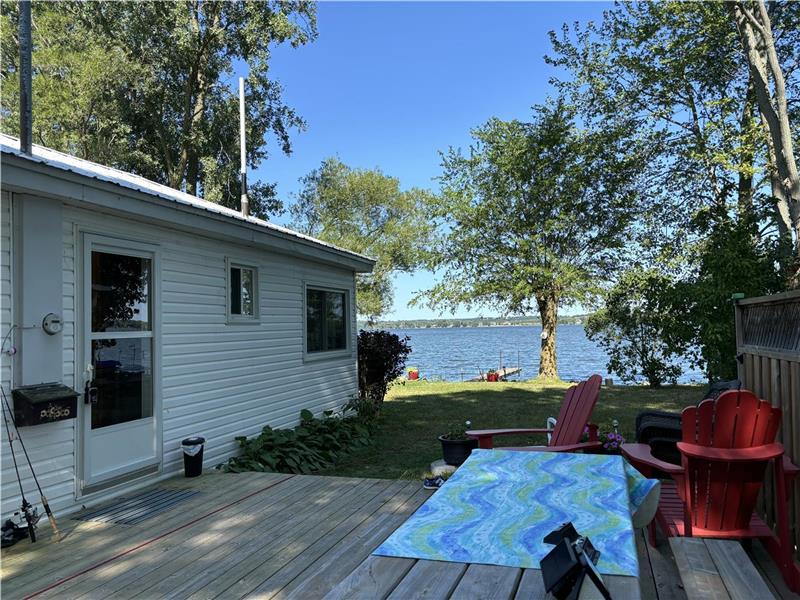Lakefront 4-bedroom cottage w/ AC - Napanee Cottage Rental | PL-41986 ...