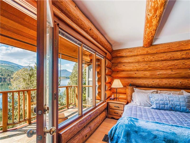 Lakefront Artisan Scribed Log Home - Parksville Cottage for Sale | FS ...