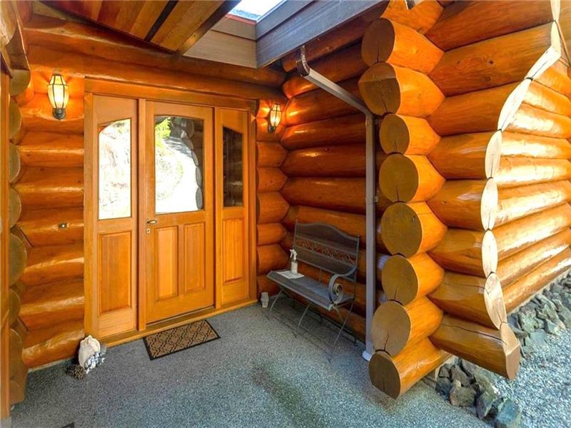 Lakefront Artisan Scribed Log Home - Parksville Cottage for Sale | FS ...